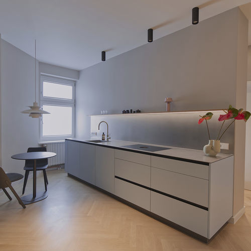 Contemporary kitchen - SF - MYKILOS - natural oak / stainless steel / HPL