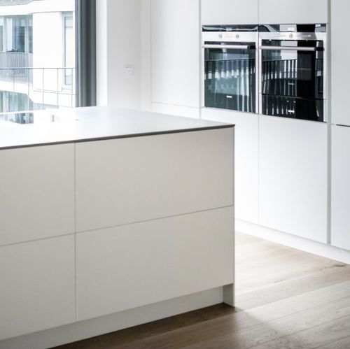 Contemporary kitchen - KC - MYKILOS - wooden / island / medium-size