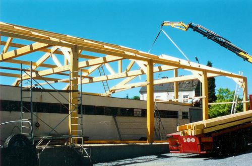 Glue-laminated wood portal frame - GARAGE OPEL - Artbois SA