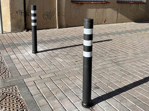 New flexible bollards A-Blen TT ø 80 screw - Carrer de l'Acer, 35 ...