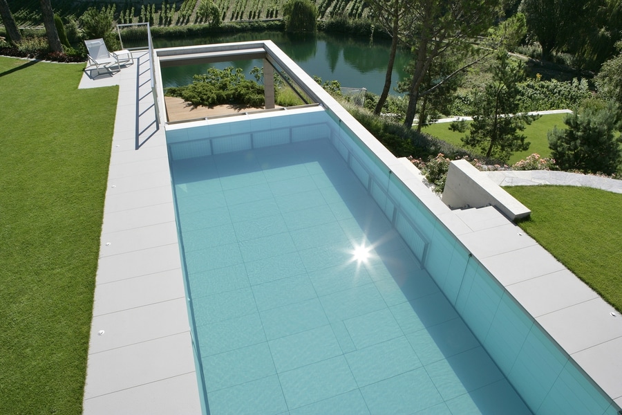 Invisible swimming pool - 26780 Malataverne, France - PISCINES CARRE BLEU