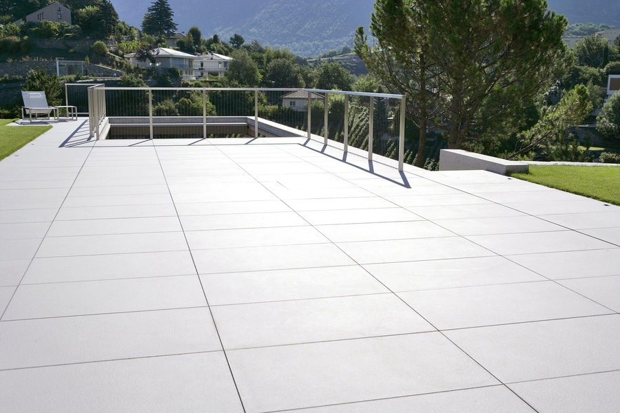 Invisible swimming pool - 26780 Malataverne, France - PISCINES CARRE BLEU