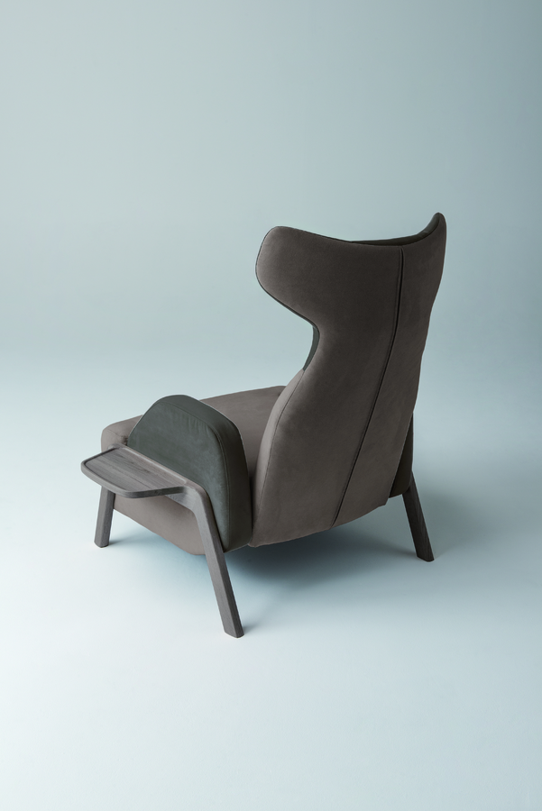 Leather VS Alcantara (Ultrasuede) - Asahikawa, Hokkaido, Japan - CondeHouse