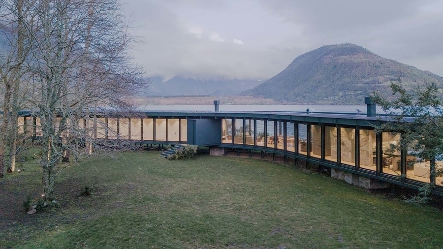 On Chile’s Lago Ranco, Hevia Poblete Arquitectos Realizes a Lakeside ...