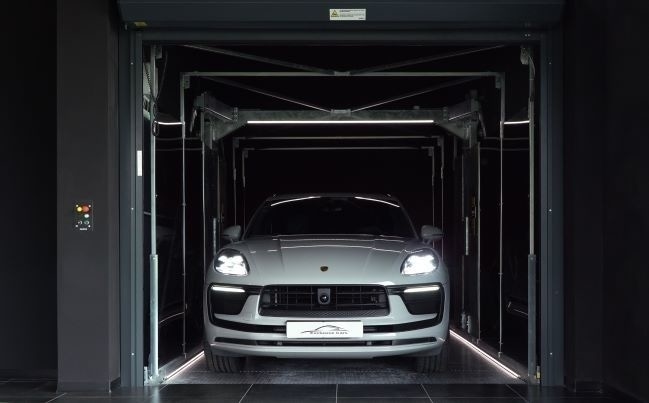 New location for Exclusive Cars car dealership - Via Enrico Fermi, 9 ...