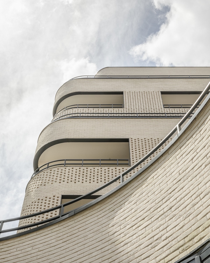 Raw Poetry - Paris, France - TERREAL