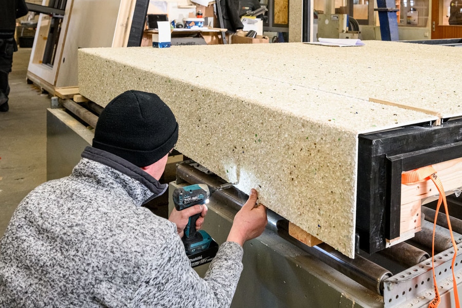 Recycled glass becomes beautiful façade panels - Steinsholt, Norway - Steni