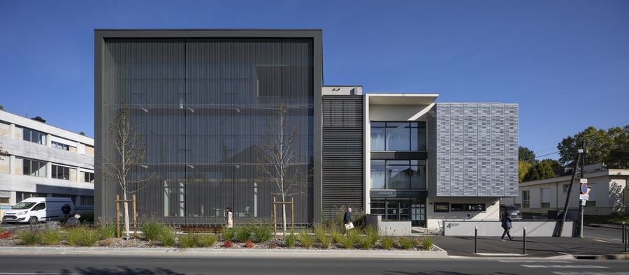 Sun protection facade made of metal mesh - 19100 Brive-la-Gaillarde ...