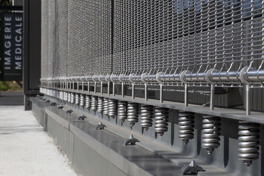 Sun protection facade made of metal mesh - 19100 Brive-la-Gaillarde ...