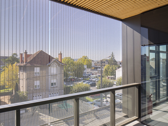 A wave-like wire mesh facade cladding. - London, UK - HAVER & BOECKER OHG