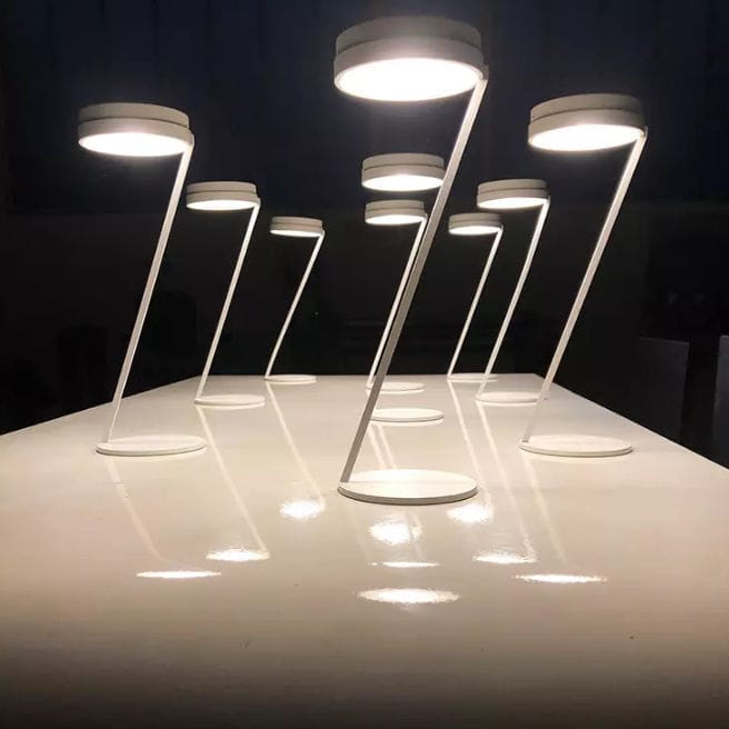 卓上ランプ - ZETA - Knikerboker - ポリッシュアルミニウム製 / ミニマリストデザイン / コードレス