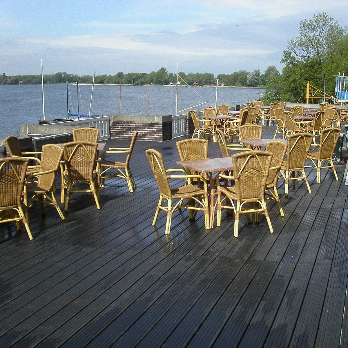 Tábua de deck em plástico reciclado - Lankhorst - efeito de madeira ...