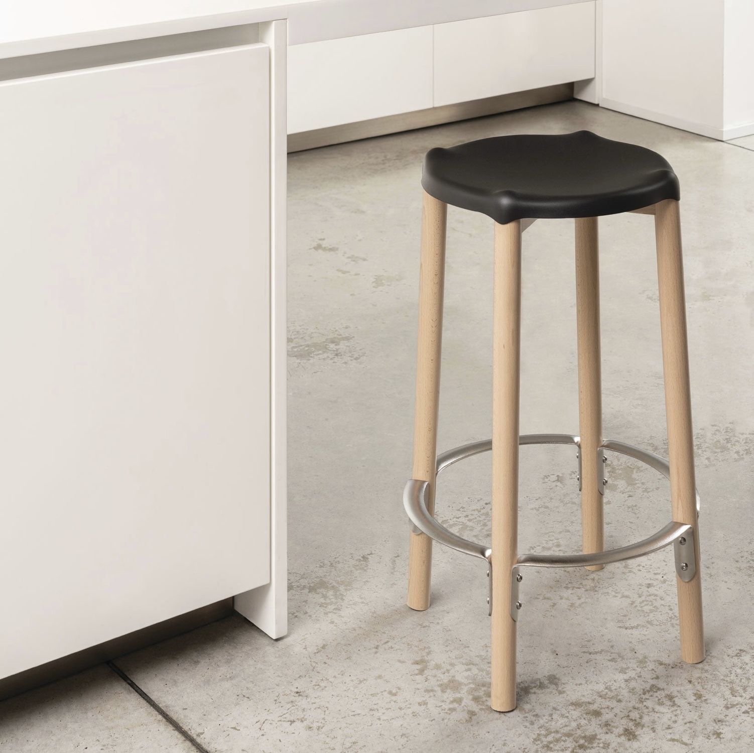 Banqueta contemporânea - Poêle Collection - ALESSI S.P.A. - em faia ...