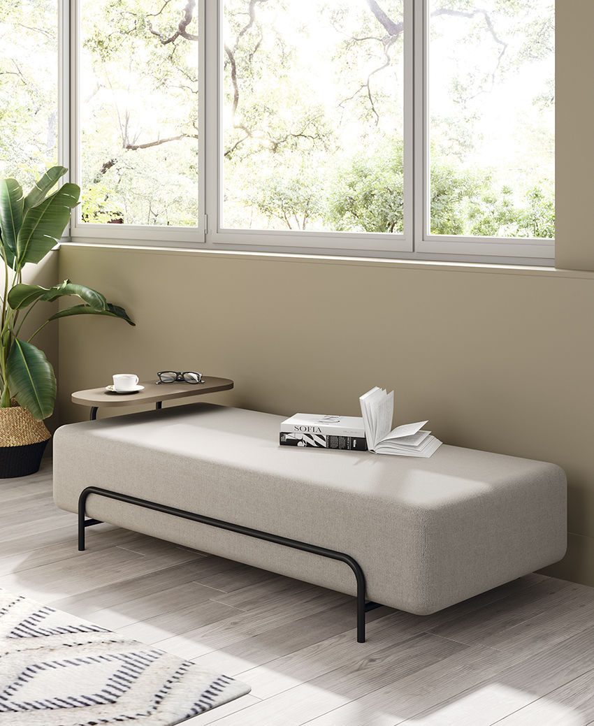 Puff contemporâneo - Moon - Mobenia - em tecido / metálico / em laminado