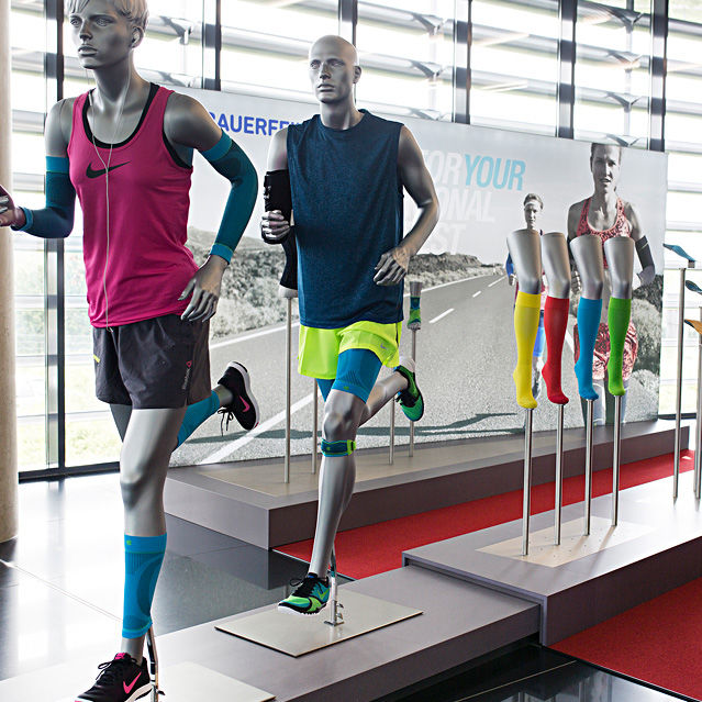 Manequim feminino adulto - ATHLETIX - GENESIS MANNEQUINS - tipo esportista