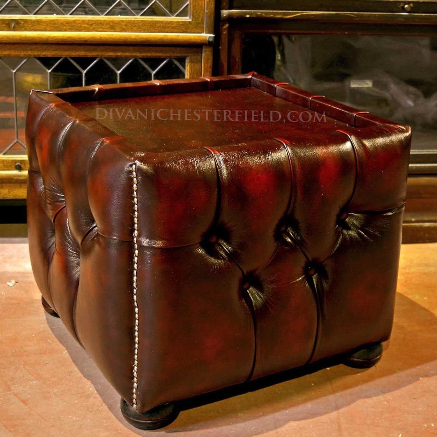 Puff Chesterfield - Cushion - Harleq - em couro / quadrado / retangular