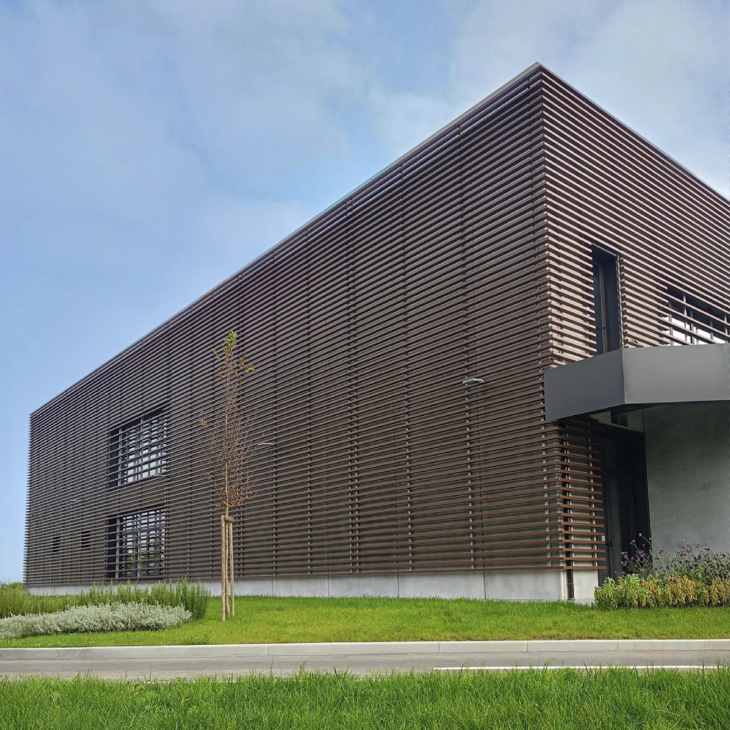 Revestimento de fachada horizontal - BATTENS 50 - ForMe - em tubos / em ...