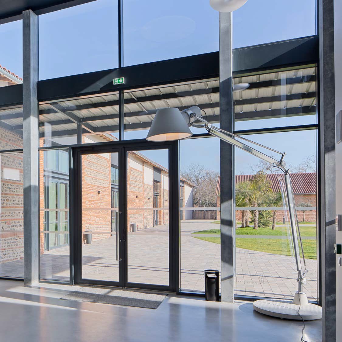 Porta de entrada - SOLEAL 55 - TECHNAL - em vidro / em alumínio / de abrir