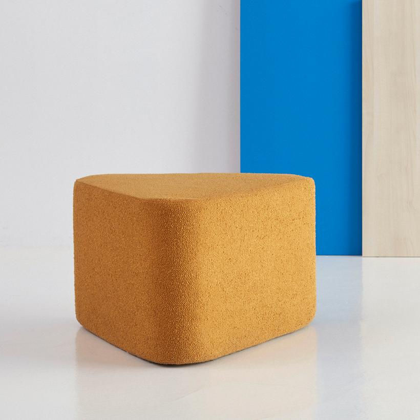 Puff contemporâneo - Triangular - INNOVATION LIVING - em tecido ...