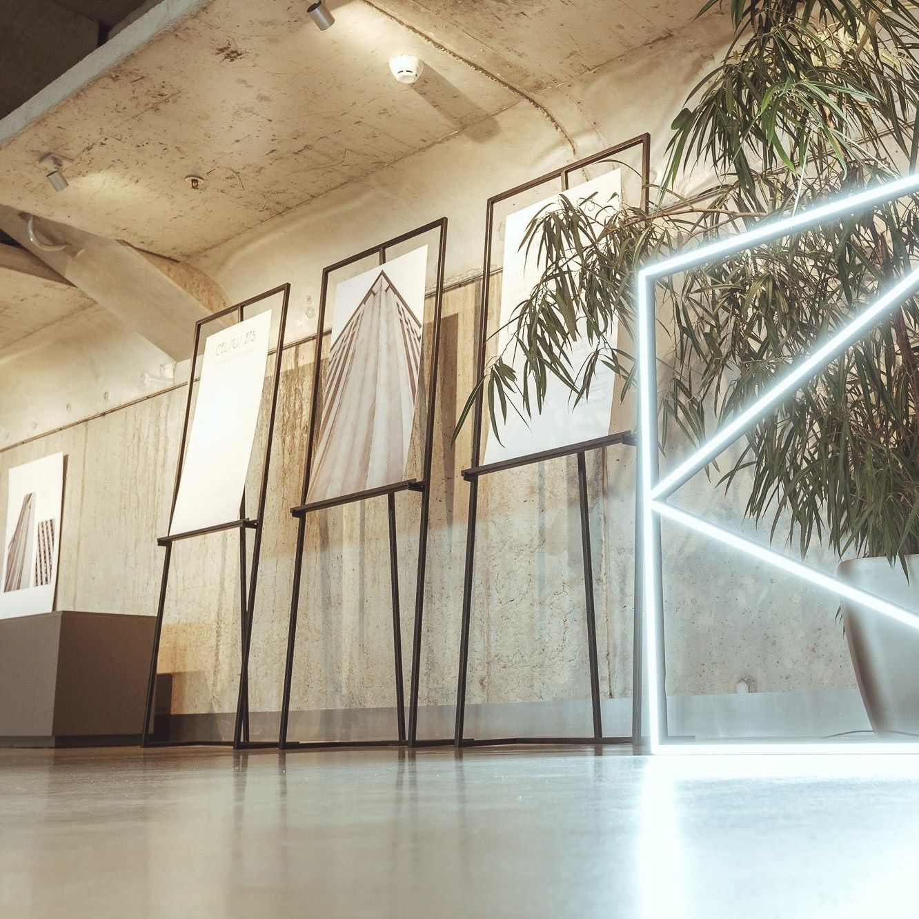 Expositor para quadro decorativo - OSTAND - IDDO - em aço revestido a ...