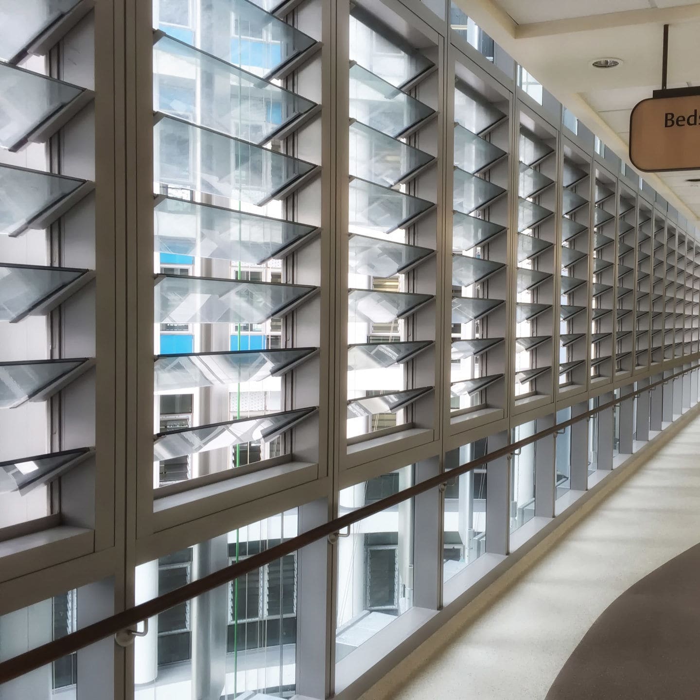 Janela em vidro - VENTLAM - TRIA FRANCE - em aço / de lâminas / com ...