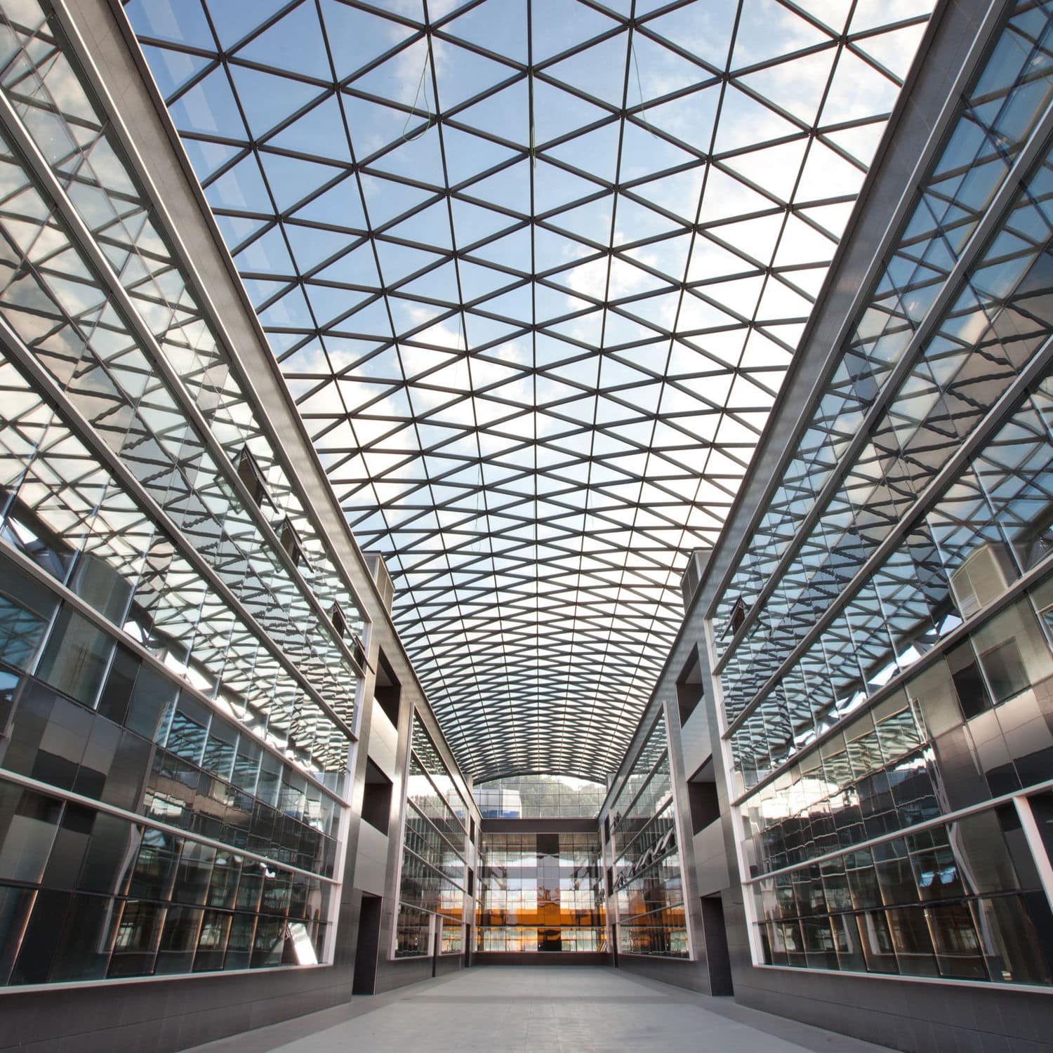 Vigamento metálico para cobertura - MARINEDA CITY - Lanik