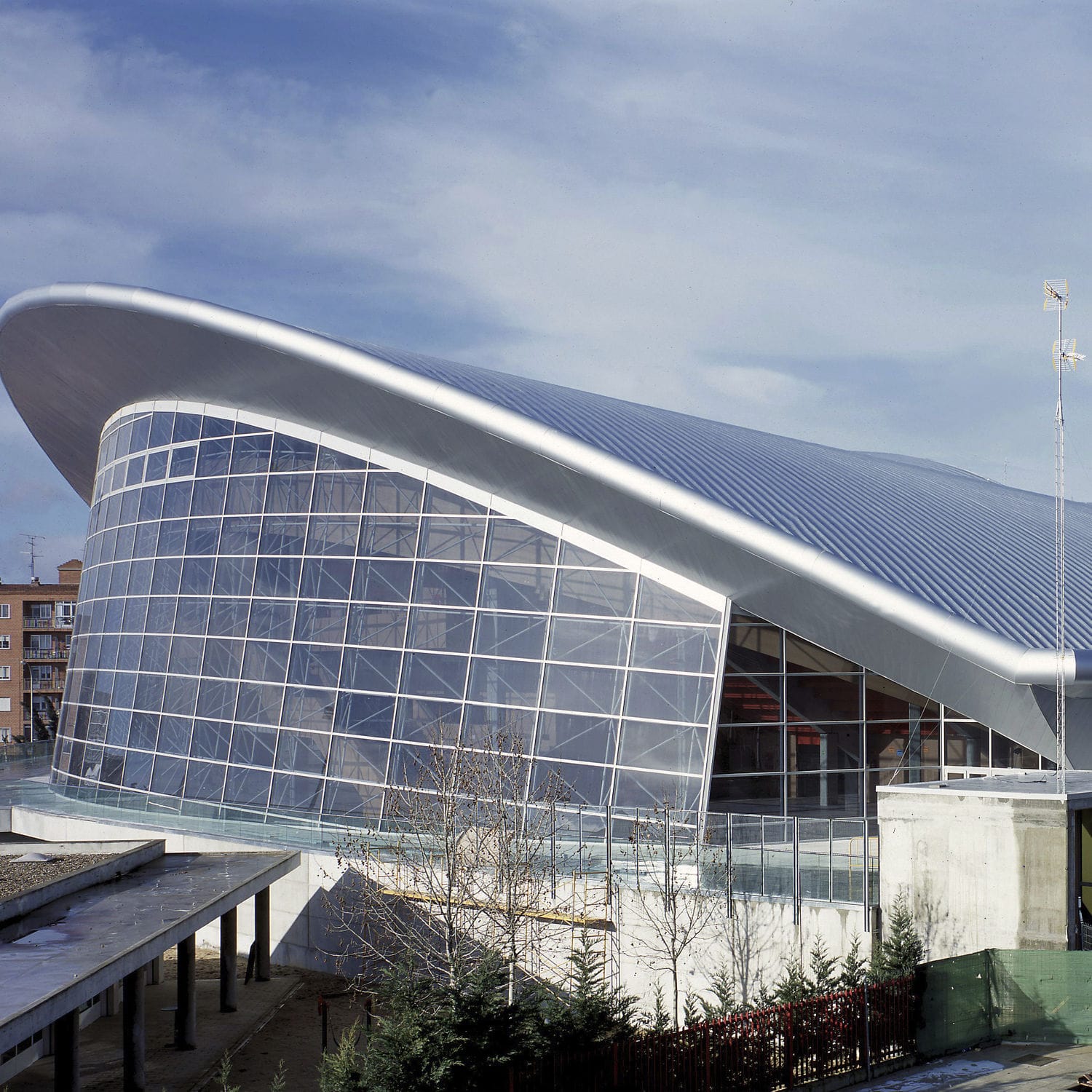 Vigamento metálico para fachada - MULTIPURPOSE SÁNCHEZ PARAÍSO - Lanik