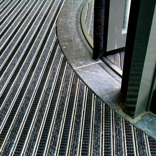 Tapete de entrada para edifício de uso público - PLAZA : 542 SRCB ...