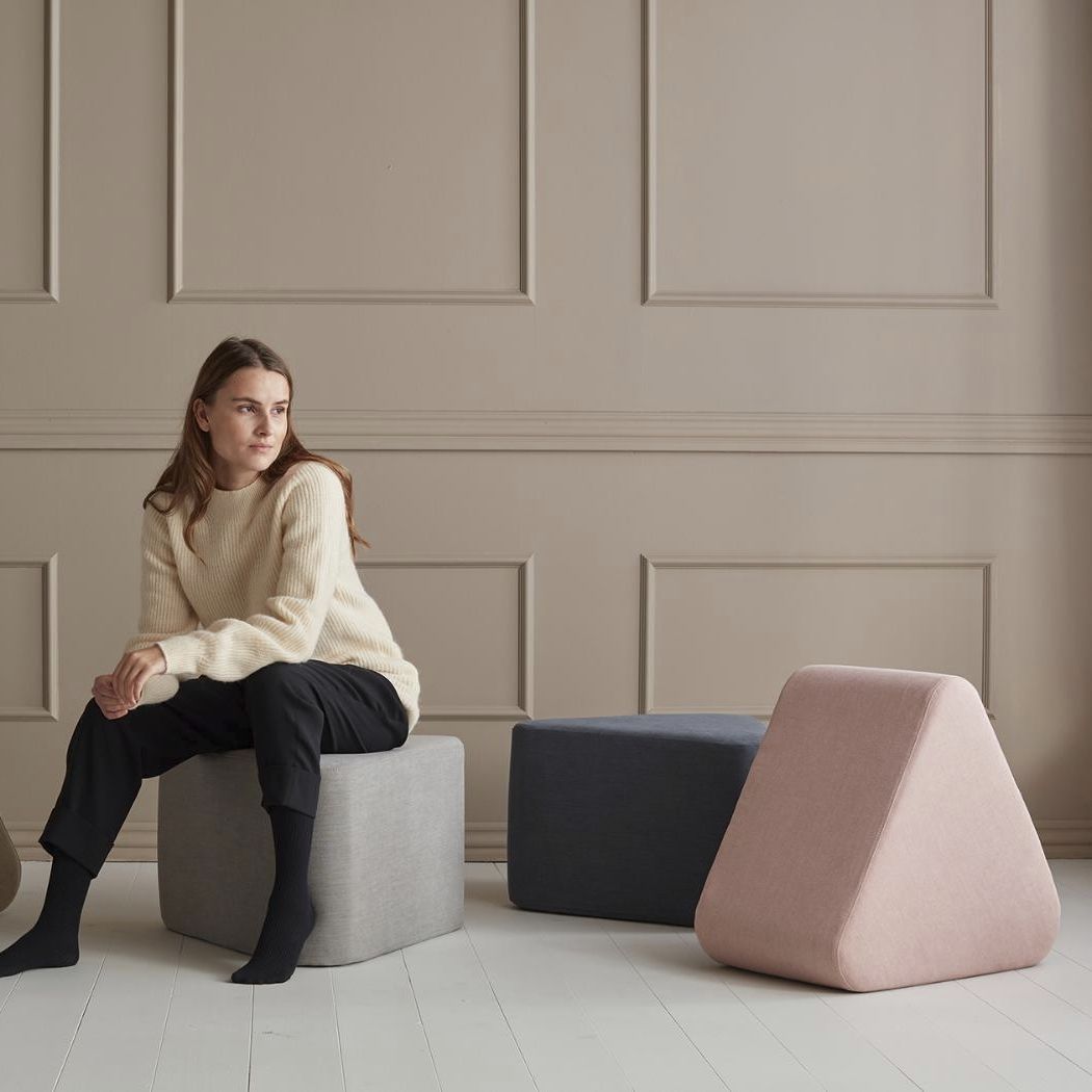 Puff contemporâneo - TRIANGULAR - Innovation Randers a/s - em tecido ...