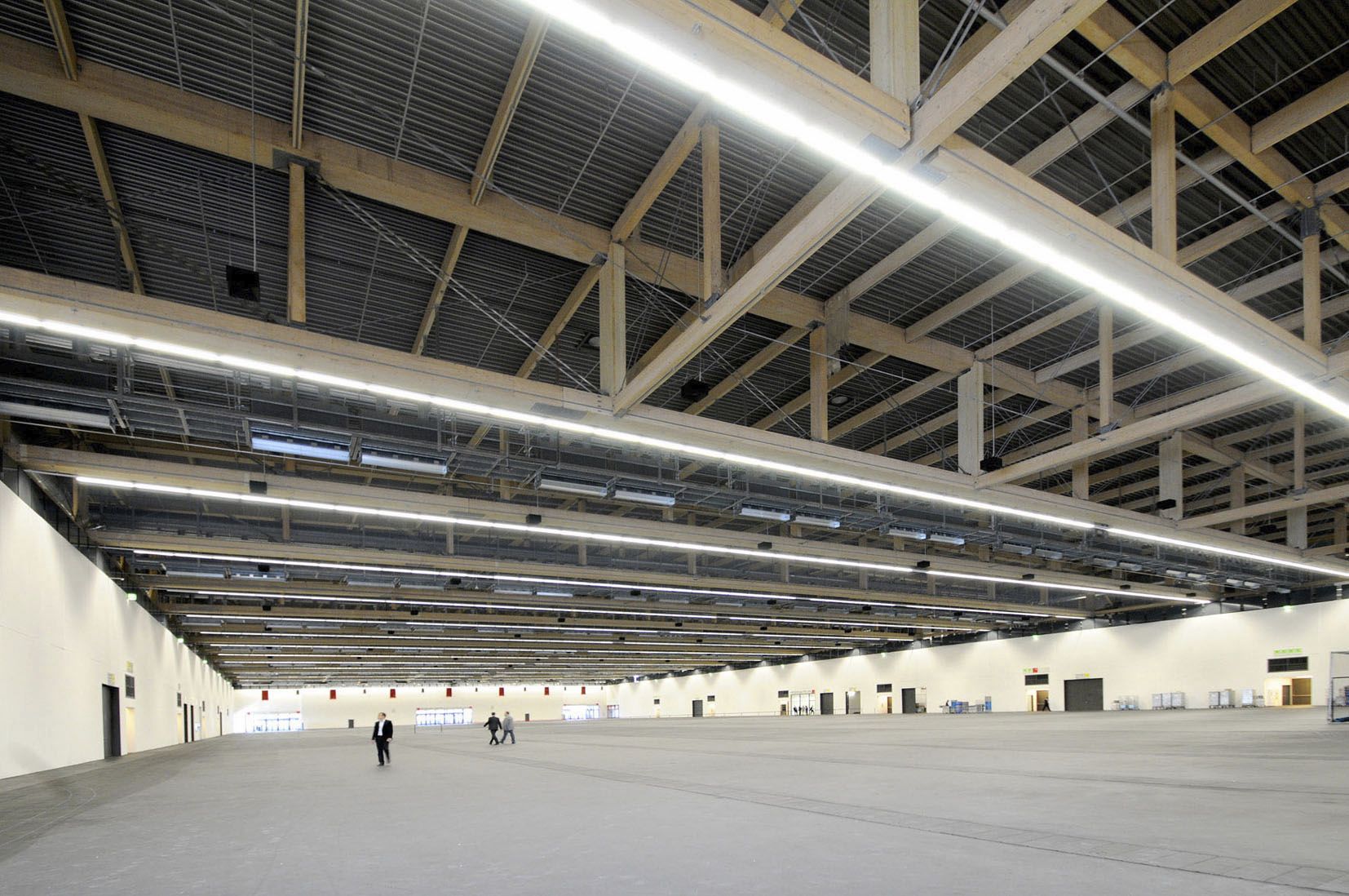 Viga em madeira laminada colada - TRUSS - Wiehag - retangular / treliçada