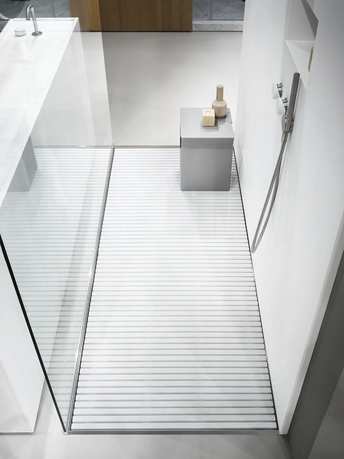 Piso de box retangular - STEEL - MAKRO - pronto para receber ...