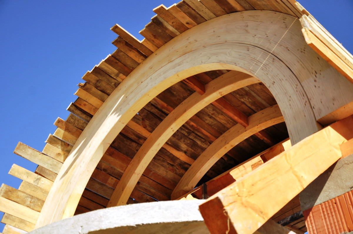 Viga em madeira laminada colada - ARCHES - EcoCurves - de seção ...