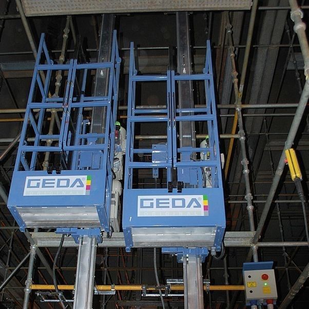 Monta-carga para canteiro de obras - GEDA 300 Z Boiler Hoist - GEDA ...