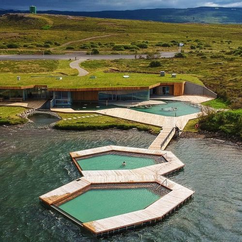 Piscina-spa flutuante - Bluet - hexagonal / de vários lugares / em madeira